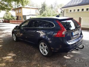 Zils Volvo V60 2013 Tartu, ar dzinēja tilpumu 2.40 L un nobraukumu 248 tūkst. km par 8500 €, foto 3 vietnē AUTOMOTO.COM.LV