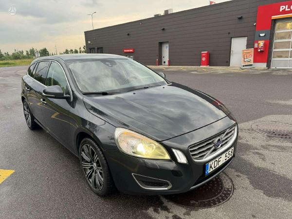 Zils Volvo V60 2013 Viļņa, ar dzinēja tilpumu 1.98 L un nobraukumu 381 tūkst. km par 4300 €, foto 4 vietnē AUTOMOTO.COM.LV
