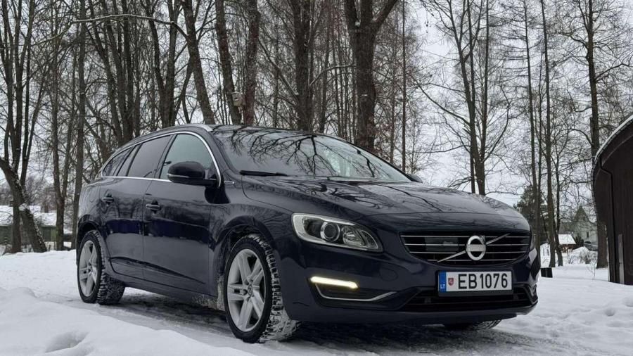 Zils Volvo V60 2013 Lazdijai, ar dzinēja tilpumu 2.40 L un nobraukumu 241 tūkst. km par 7700 €, foto 1 vietnē AUTOMOTO.COM.LV