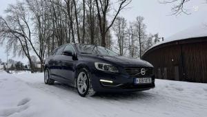 Blue Volvo V60 2013 in Lazdijai, with an engine capacity of 2.40 L and mileage of 241 thousand km for 7700 €, photo 2 on AUTOMOTO.COM.LV