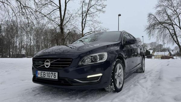 Zils Volvo V60 2013 Lazdijai, ar dzinēja tilpumu 2.40 L un nobraukumu 241 tūkst. km par 7700 €, foto 5 vietnē AUTOMOTO.COM.LV