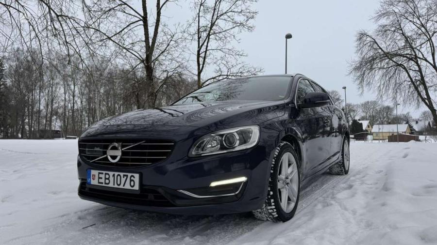Blue Volvo V60 2013 in Lazdijai, with an engine capacity of 2.40 L and mileage of 241 thousand km for 7700 €, photo 5 on AUTOMOTO.COM.LV
