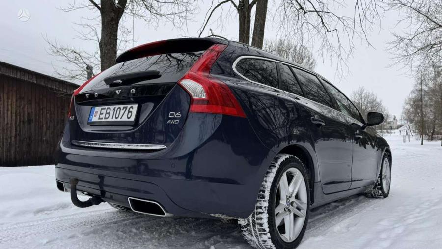 Blue Volvo V60 2013 in Lazdijai, with an engine capacity of 2.40 L and mileage of 241 thousand km for 7700 €, photo 14 on AUTOMOTO.COM.LV