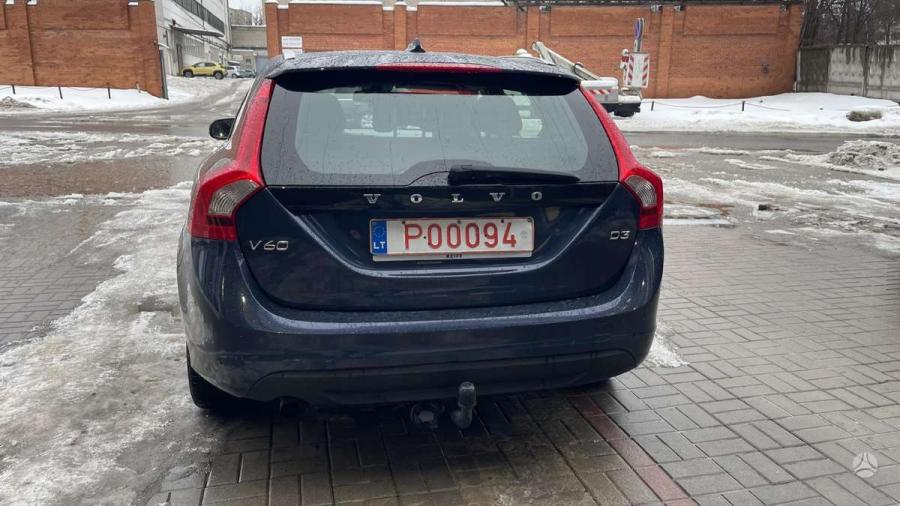 Zils Volvo V60 2013 Kauņa, ar dzinēja tilpumu 1.98 L un nobraukumu 240 tūkst. km par 6350 €, foto 3 vietnē AUTOMOTO.COM.LV
