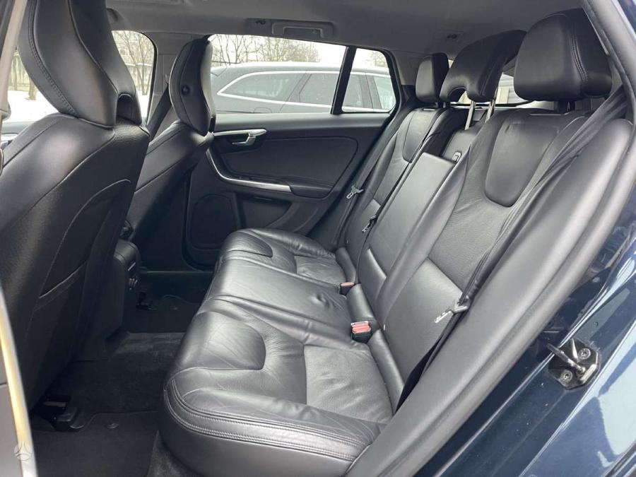 Zils Volvo V60 2013 Kauņa, ar dzinēja tilpumu 1.98 L un nobraukumu 240 tūkst. km par 6350 €, foto 7 vietnē AUTOMOTO.COM.LV