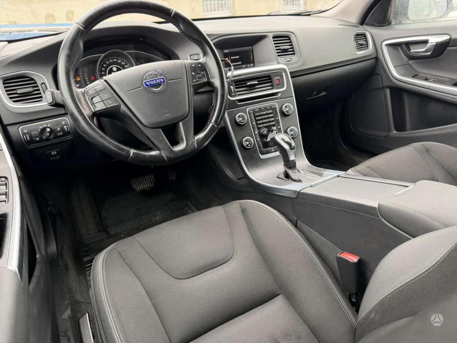 Zils Volvo V60 2013 Kauņa, ar dzinēja tilpumu 1.56 L un nobraukumu 249 tūkst. km par 4300 €, foto 7 vietnē AUTOMOTO.COM.LV
