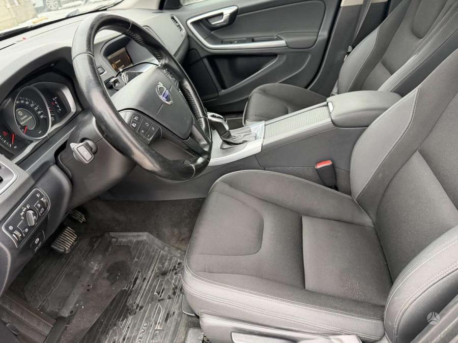 Zils Volvo V60 2013 Kauņa, ar dzinēja tilpumu 1.56 L un nobraukumu 249 tūkst. km par 4300 €, foto 8 vietnē AUTOMOTO.COM.LV