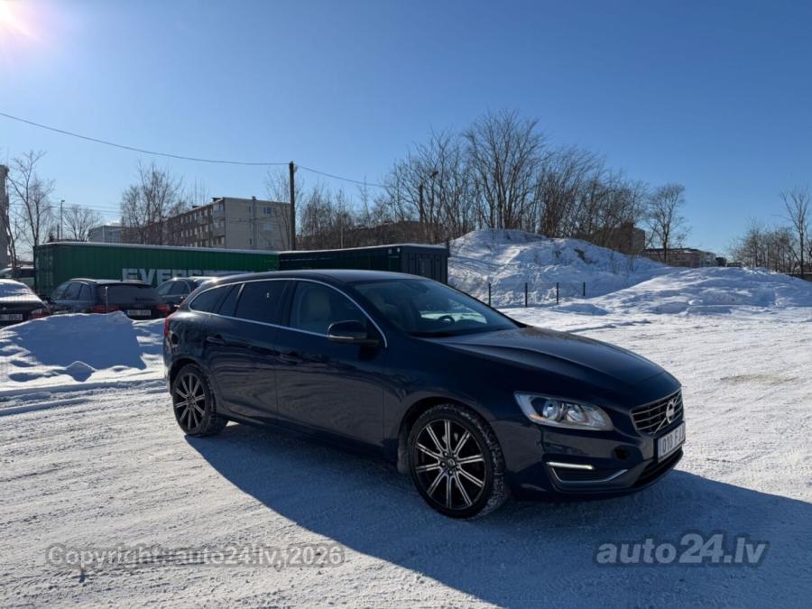 Blue Volvo V60 2013 in Tallinn, with an engine capacity of 2.40 L and mileage of 286 thousand km for 6999 €, photo 2 on AUTOMOTO.COM.LV