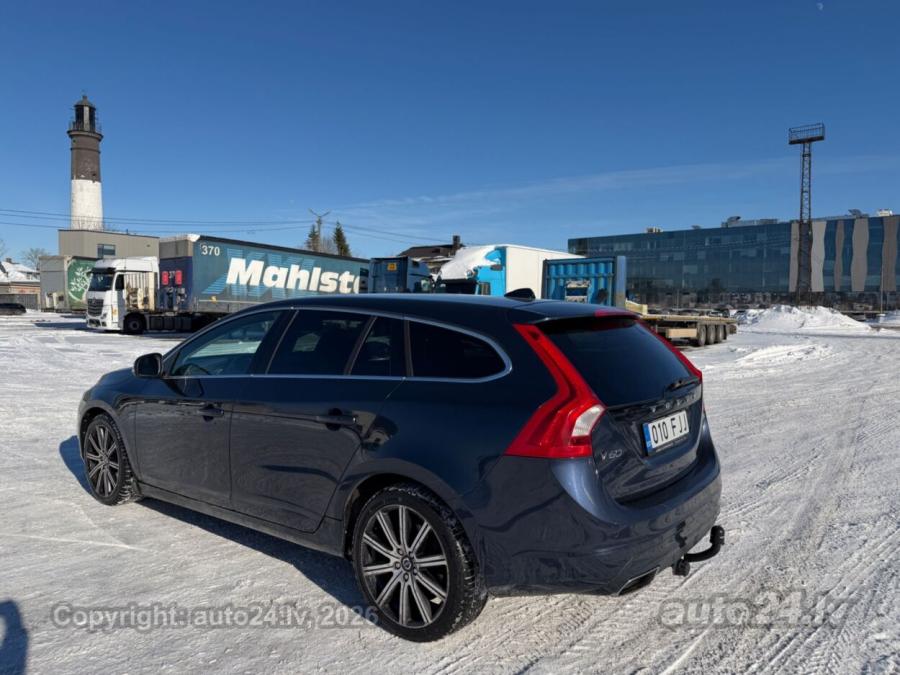 Blue Volvo V60 2013 in Tallinn, with an engine capacity of 2.40 L and mileage of 286 thousand km for 6999 €, photo 5 on AUTOMOTO.COM.LV