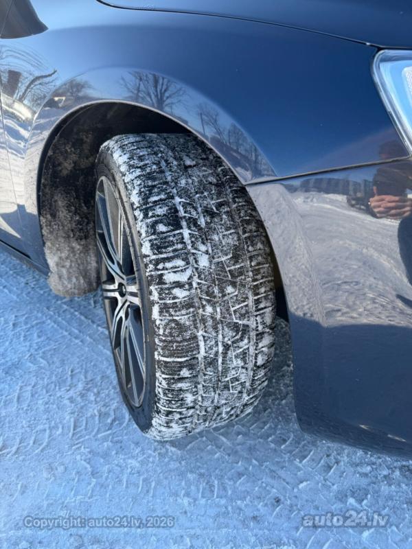Blue Volvo V60 2013 in Tallinn, with an engine capacity of 2.40 L and mileage of 286 thousand km for 6999 €, photo 11 on AUTOMOTO.COM.LV