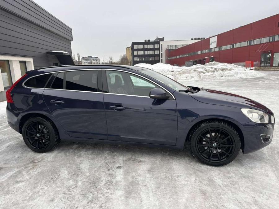 Blue Volvo V60 2013 in Kaunas, with an engine capacity of 1.98 L and mileage of 264 thousand km for 5850 €, photo 4 on AUTOMOTO.COM.LV