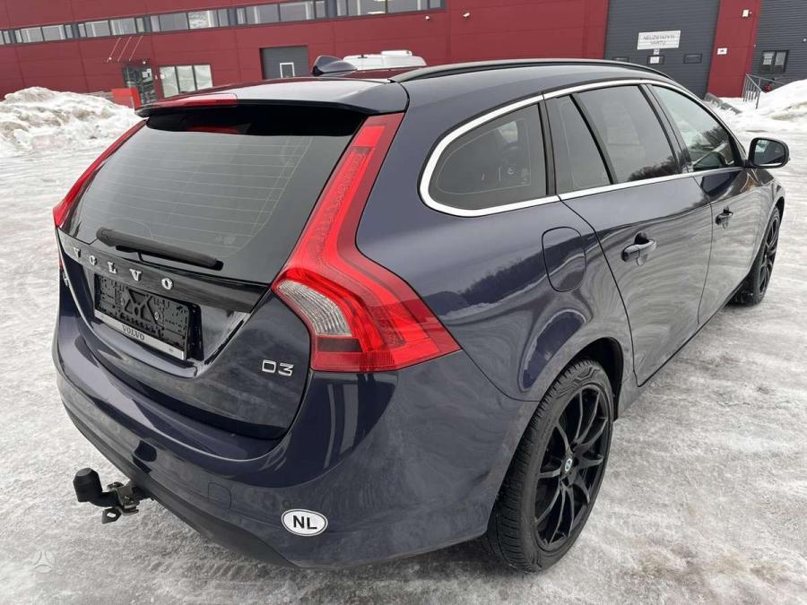 Blue Volvo V60 2013 in Kaunas, with an engine capacity of 1.98 L and mileage of 264 thousand km for 5850 €, photo 6 on AUTOMOTO.COM.LV