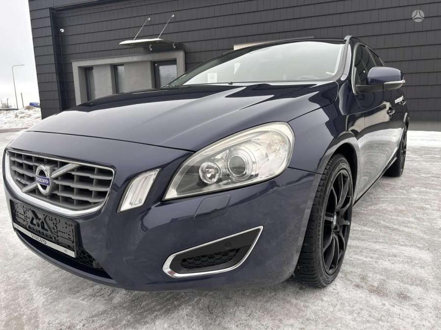 Blue Volvo V60 2013 in Kaunas, with an engine capacity of 1.98 L and mileage of 264 thousand km for 5850 €, photo 8 on AUTOMOTO.COM.LV