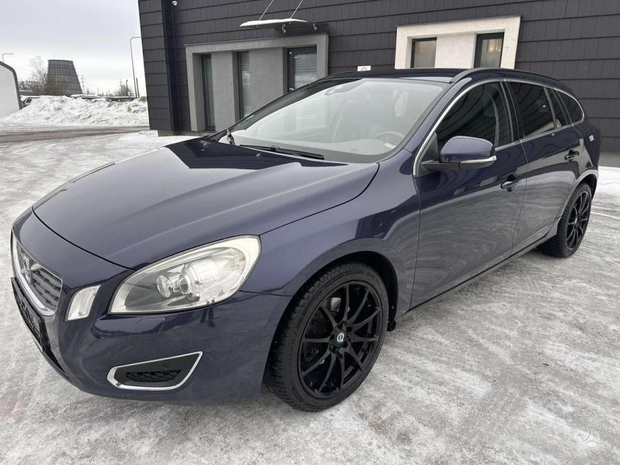 Blue Volvo V60 2013 in Kaunas, with an engine capacity of 1.98 L and mileage of 264 thousand km for 5850 €, photo 9 on AUTOMOTO.COM.LV