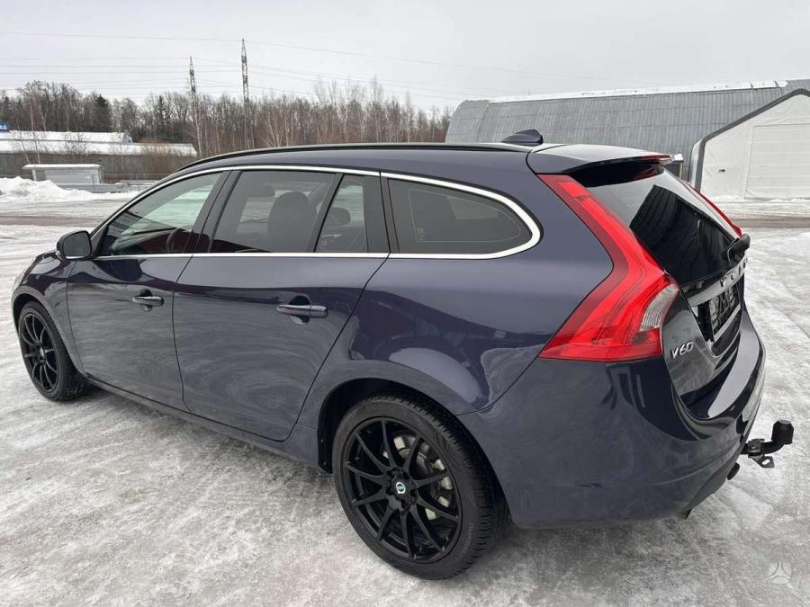 Blue Volvo V60 2013 in Kaunas, with an engine capacity of 1.98 L and mileage of 264 thousand km for 5850 €, photo 12 on AUTOMOTO.COM.LV