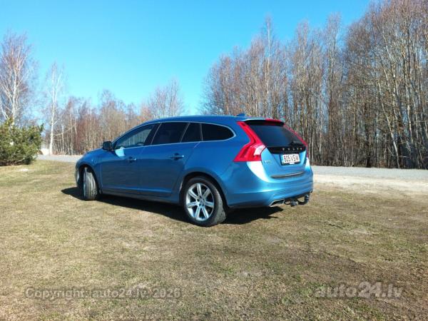 Blue Volvo V60 2013 in Tallinn, with an engine capacity of 2.40 L and mileage of 151 thousand km for 8500 €, photo 4 on AUTOMOTO.COM.LV