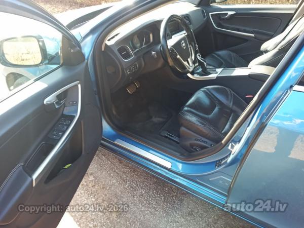 Blue Volvo V60 2013 in Tallinn, with an engine capacity of 2.40 L and mileage of 151 thousand km for 8500 €, photo 10 on AUTOMOTO.COM.LV