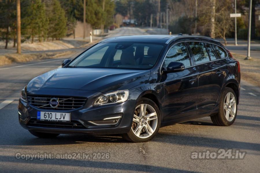 Zils Volvo V60 2013 Pērnava, ar dzinēja tilpumu 2.40 L un nobraukumu 374 tūkst. km par 7500 €, foto 1 vietnē AUTOMOTO.COM.LV