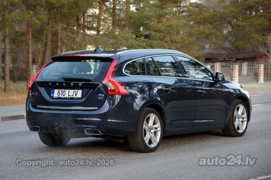 Zils Volvo V60 2013 Pērnava, ar dzinēja tilpumu 2.40 L un nobraukumu 374 tūkst. km par 7500 €, foto 4 vietnē AUTOMOTO.COM.LV