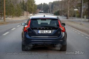 Zils Volvo V60 2013 Pērnava, ar dzinēja tilpumu 2.40 L un nobraukumu 374 tūkst. km par 7500 €, foto 5 vietnē AUTOMOTO.COM.LV