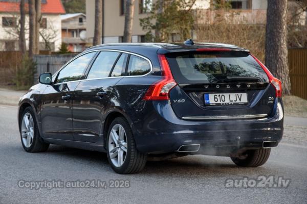 Zils Volvo V60 2013 Pērnava, ar dzinēja tilpumu 2.40 L un nobraukumu 374 tūkst. km par 7500 €, foto 6 vietnē AUTOMOTO.COM.LV