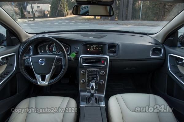 Zils Volvo V60 2013 Pērnava, ar dzinēja tilpumu 2.40 L un nobraukumu 374 tūkst. km par 7500 €, foto 7 vietnē AUTOMOTO.COM.LV