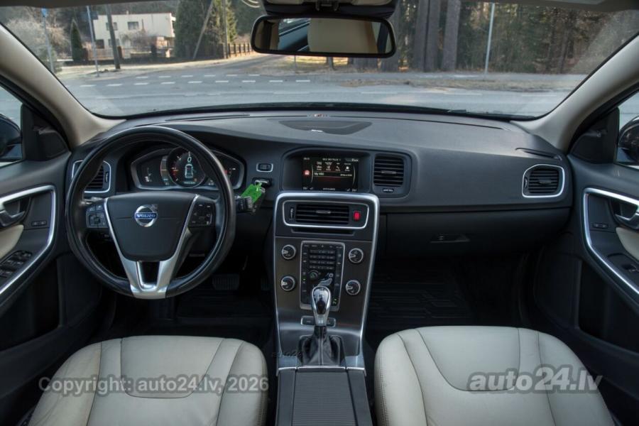 Zils Volvo V60 2013 Pērnava, ar dzinēja tilpumu 2.40 L un nobraukumu 374 tūkst. km par 7500 €, foto 7 vietnē AUTOMOTO.COM.LV