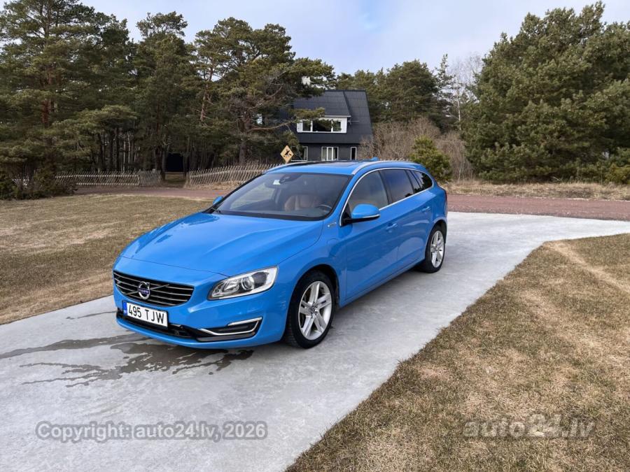 Zils Volvo V60 2013 Tallina, ar dzinēja tilpumu 2.40 L un nobraukumu 183 tūkst. km par 15000 €, foto 1 vietnē AUTOMOTO.COM.LV