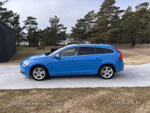 Zils Volvo V60 2013 Tallina, ar dzinēja tilpumu 2.40 L un nobraukumu 183 tūkst. km par 15000 €, foto 4 vietnē AUTOMOTO.COM.LV