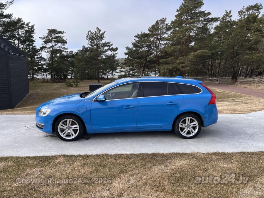 Zils Volvo V60 2013 Tallina, ar dzinēja tilpumu 2.40 L un nobraukumu 183 tūkst. km par 15000 €, foto 4 vietnē AUTOMOTO.COM.LV