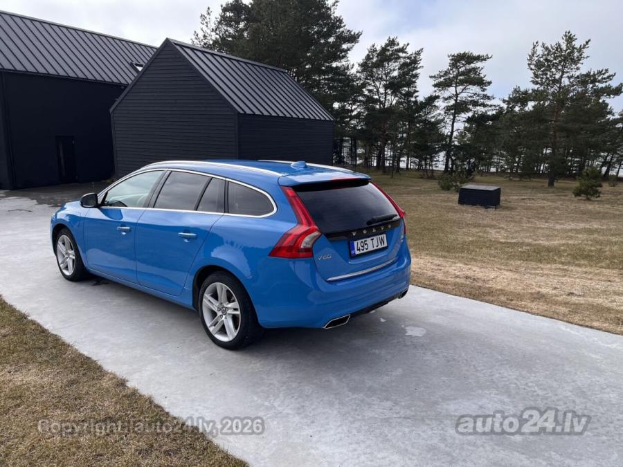 Zils Volvo V60 2013 Tallina, ar dzinēja tilpumu 2.40 L un nobraukumu 183 tūkst. km par 15000 €, foto 5 vietnē AUTOMOTO.COM.LV