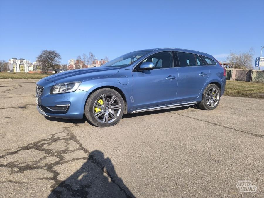 Blue Volvo V60 2013 in Jonava, with an engine capacity of 2.40 L and mileage of 325 thousand km for 6200 €, photo 1 on AUTOMOTO.COM.LV