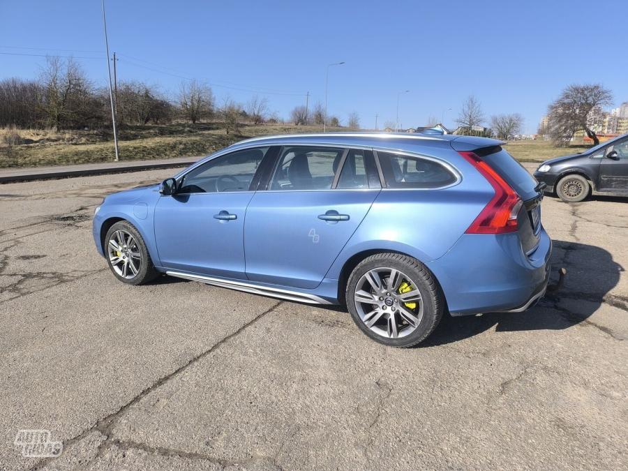 Blue Volvo V60 2013 in Jonava, with an engine capacity of 2.40 L and mileage of 325 thousand km for 6200 €, photo 3 on AUTOMOTO.COM.LV