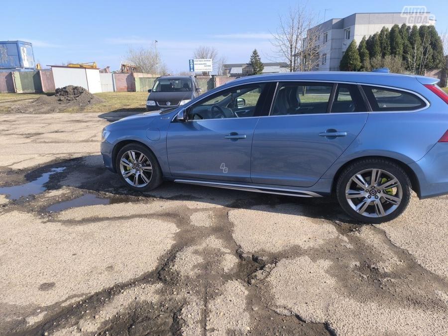 Blue Volvo V60 2013 in Jonava, with an engine capacity of 2.40 L and mileage of 325 thousand km for 6200 €, photo 9 on AUTOMOTO.COM.LV
