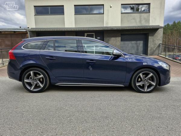Zils Volvo V60 2013 Alīta, ar dzinēja tilpumu 2.00 L un nobraukumu 253 tūkst. km par 7270 €, foto 5 vietnē AUTOMOTO.COM.LV