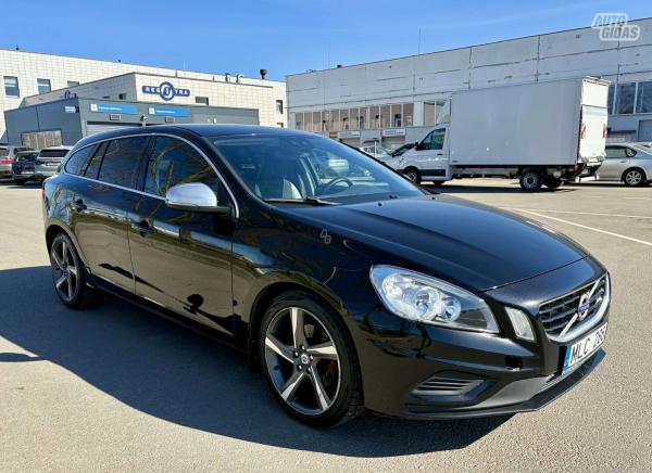 Zils Volvo V60 2013 Panevēža, ar dzinēja tilpumu 2.00 L un nobraukumu 341 tūkst. km par 6300 €, foto 1 vietnē AUTOMOTO.COM.LV