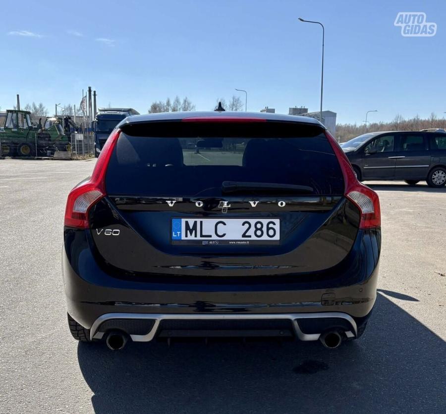Zils Volvo V60 2013 Panevēža, ar dzinēja tilpumu 2.00 L un nobraukumu 341 tūkst. km par 6300 €, foto 3 vietnē AUTOMOTO.COM.LV