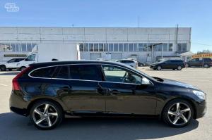 Zils Volvo V60 2013 Panevēža, ar dzinēja tilpumu 2.00 L un nobraukumu 341 tūkst. km par 6300 €, foto 4 vietnē AUTOMOTO.COM.LV