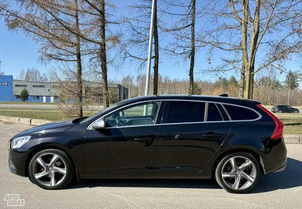 Zils Volvo V60 2013 Panevēža, ar dzinēja tilpumu 2.00 L un nobraukumu 341 tūkst. km par 6300 €, foto 7 vietnē AUTOMOTO.COM.LV