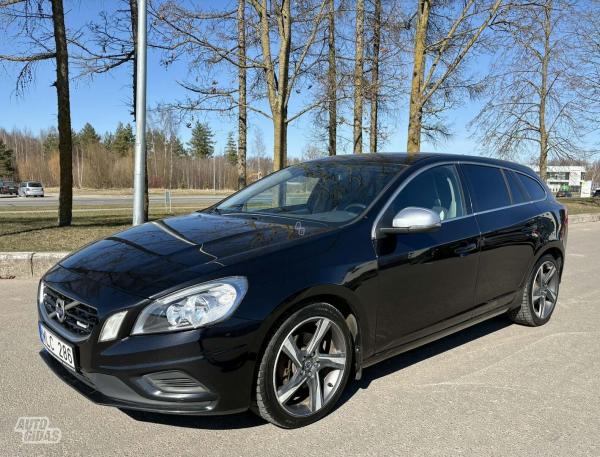 Zils Volvo V60 2013 Panevēža, ar dzinēja tilpumu 2.00 L un nobraukumu 341 tūkst. km par 6300 €, foto 8 vietnē AUTOMOTO.COM.LV