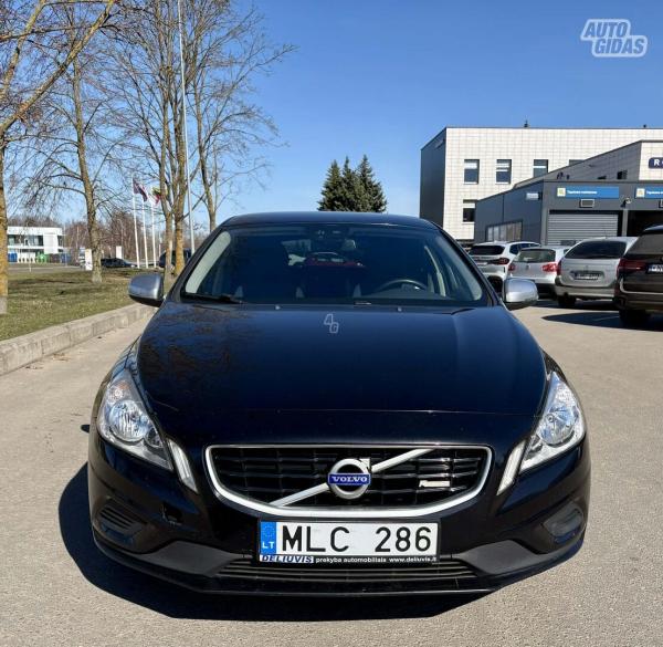 Zils Volvo V60 2013 Panevēža, ar dzinēja tilpumu 2.00 L un nobraukumu 341 tūkst. km par 6300 €, foto 9 vietnē AUTOMOTO.COM.LV