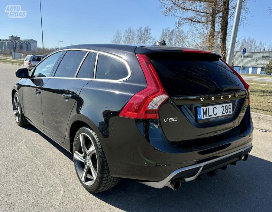 Zils Volvo V60 2013 Panevēža, ar dzinēja tilpumu 2.00 L un nobraukumu 341 tūkst. km par 6300 €, foto 12 vietnē AUTOMOTO.COM.LV