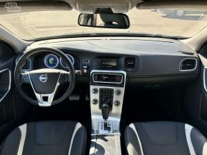 Zils Volvo V60 2013 Panevēža, ar dzinēja tilpumu 2.00 L un nobraukumu 341 tūkst. km par 6300 €, foto 13 vietnē AUTOMOTO.COM.LV