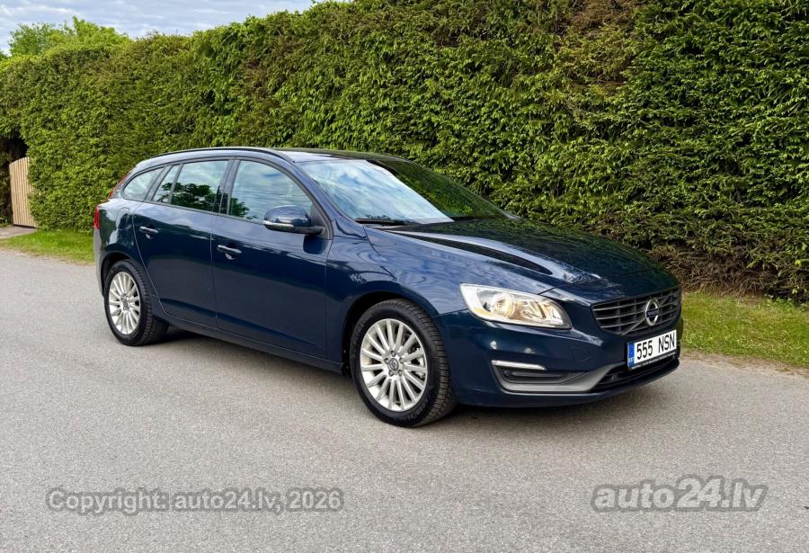 Zils Volvo V60 2013 Tallina, ar dzinēja tilpumu 2.00 L un nobraukumu 219 tūkst. km par 7400 €, foto 1 vietnē AUTOMOTO.COM.LV
