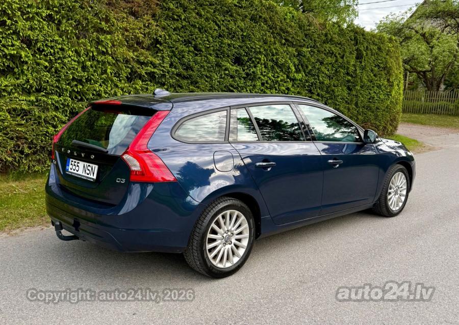 Zils Volvo V60 2013 Tallina, ar dzinēja tilpumu 2.00 L un nobraukumu 219 tūkst. km par 7400 €, foto 3 vietnē AUTOMOTO.COM.LV