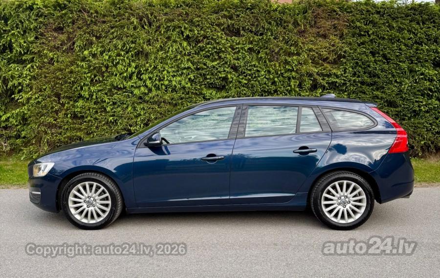 Zils Volvo V60 2013 Tallina, ar dzinēja tilpumu 2.00 L un nobraukumu 219 tūkst. km par 7400 €, foto 4 vietnē AUTOMOTO.COM.LV