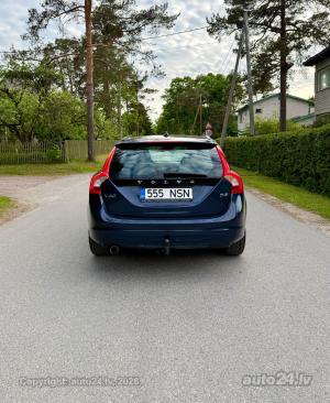 Zils Volvo V60 2013 Tallina, ar dzinēja tilpumu 2.00 L un nobraukumu 219 tūkst. km par 7400 €, foto 6 vietnē AUTOMOTO.COM.LV