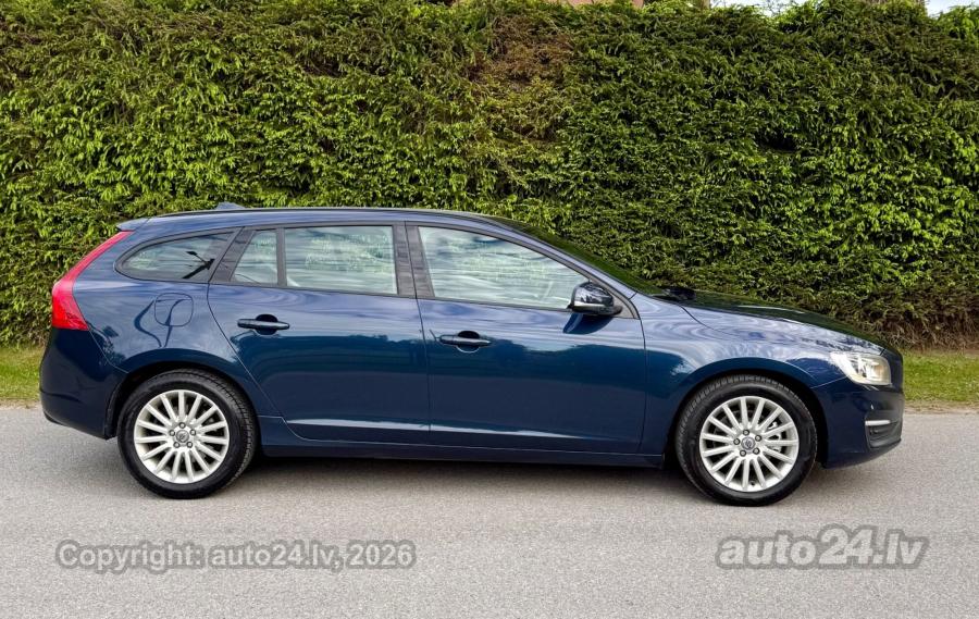 Zils Volvo V60 2013 Tallina, ar dzinēja tilpumu 2.00 L un nobraukumu 219 tūkst. km par 7400 €, foto 8 vietnē AUTOMOTO.COM.LV
