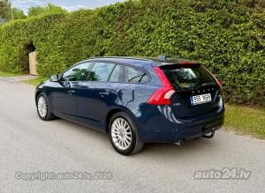 Zils Volvo V60 2013 Tallina, ar dzinēja tilpumu 2.00 L un nobraukumu 219 tūkst. km par 7400 €, foto 9 vietnē AUTOMOTO.COM.LV