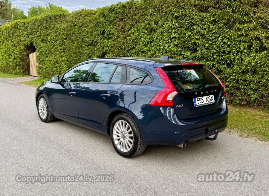 Zils Volvo V60 2013 Tallina, ar dzinēja tilpumu 2.00 L un nobraukumu 219 tūkst. km par 7400 €, foto 9 vietnē AUTOMOTO.COM.LV